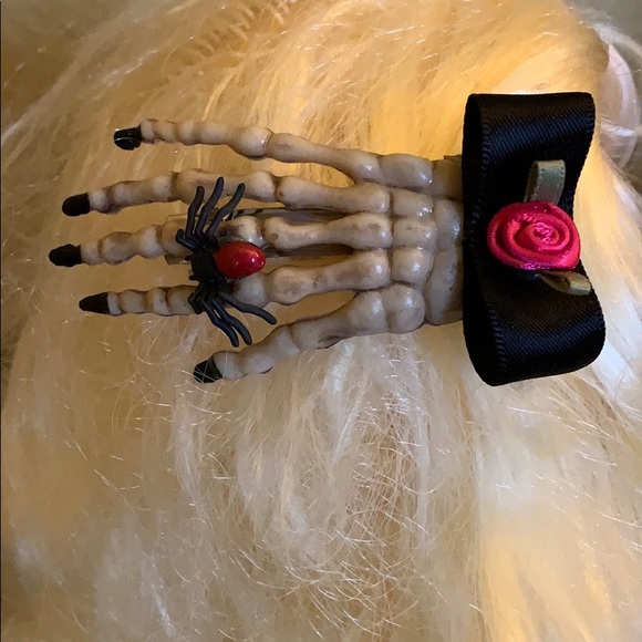 Halloween | Accessories | Creepy Halloween Skeleton Hand Hair Clip ...